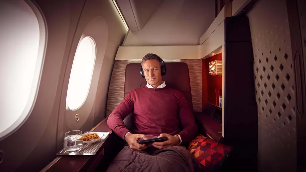 Business Class vs First Class: Main Differences Explained - First-Class.com